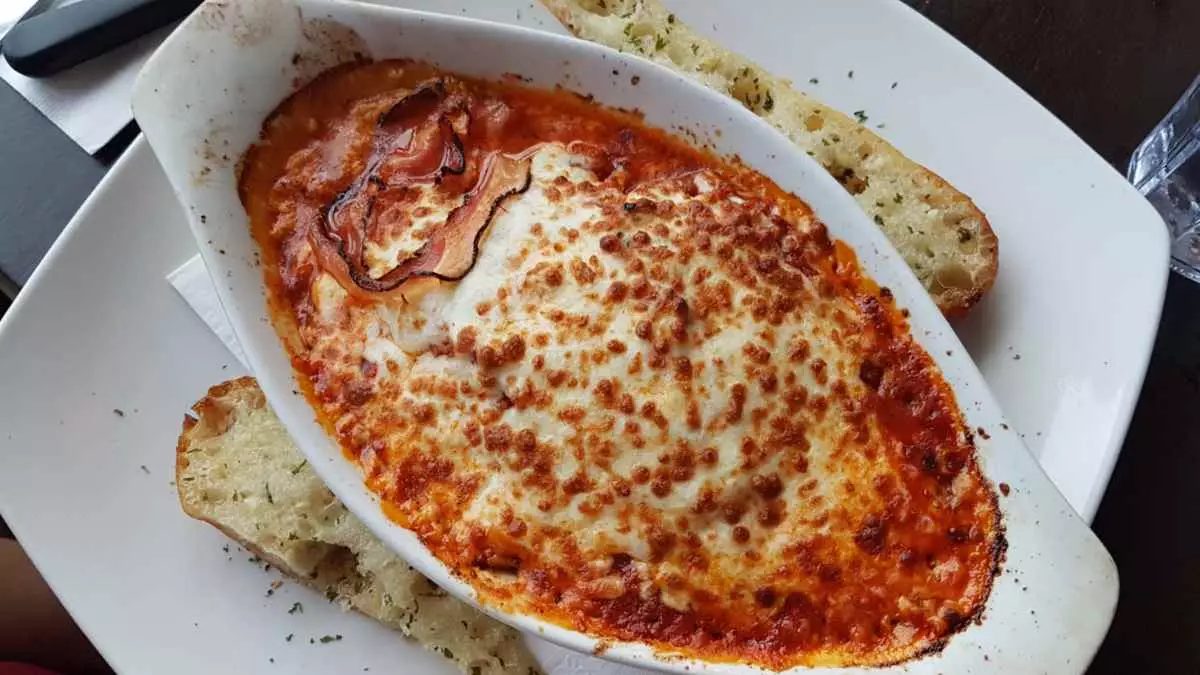 Vanhentunut leivän lasagne