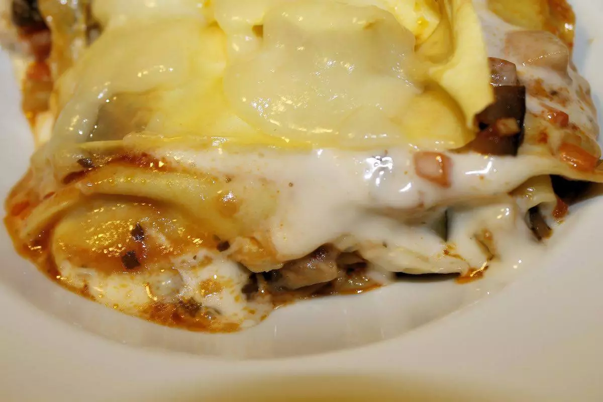 lasagna na may nilutong talong at mozzarella