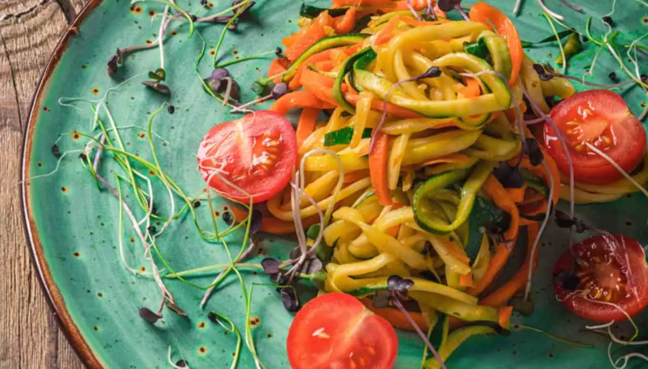 Spaghetti zucchini zanahorias tomates - receta impresa