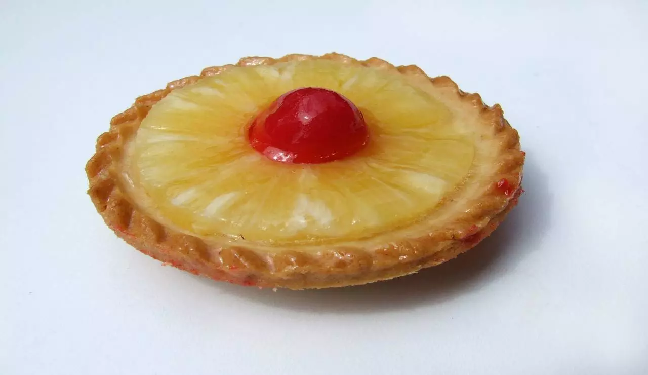 Manis alus | pastries éca karo nanas lan cherries ing sirup 12077_1