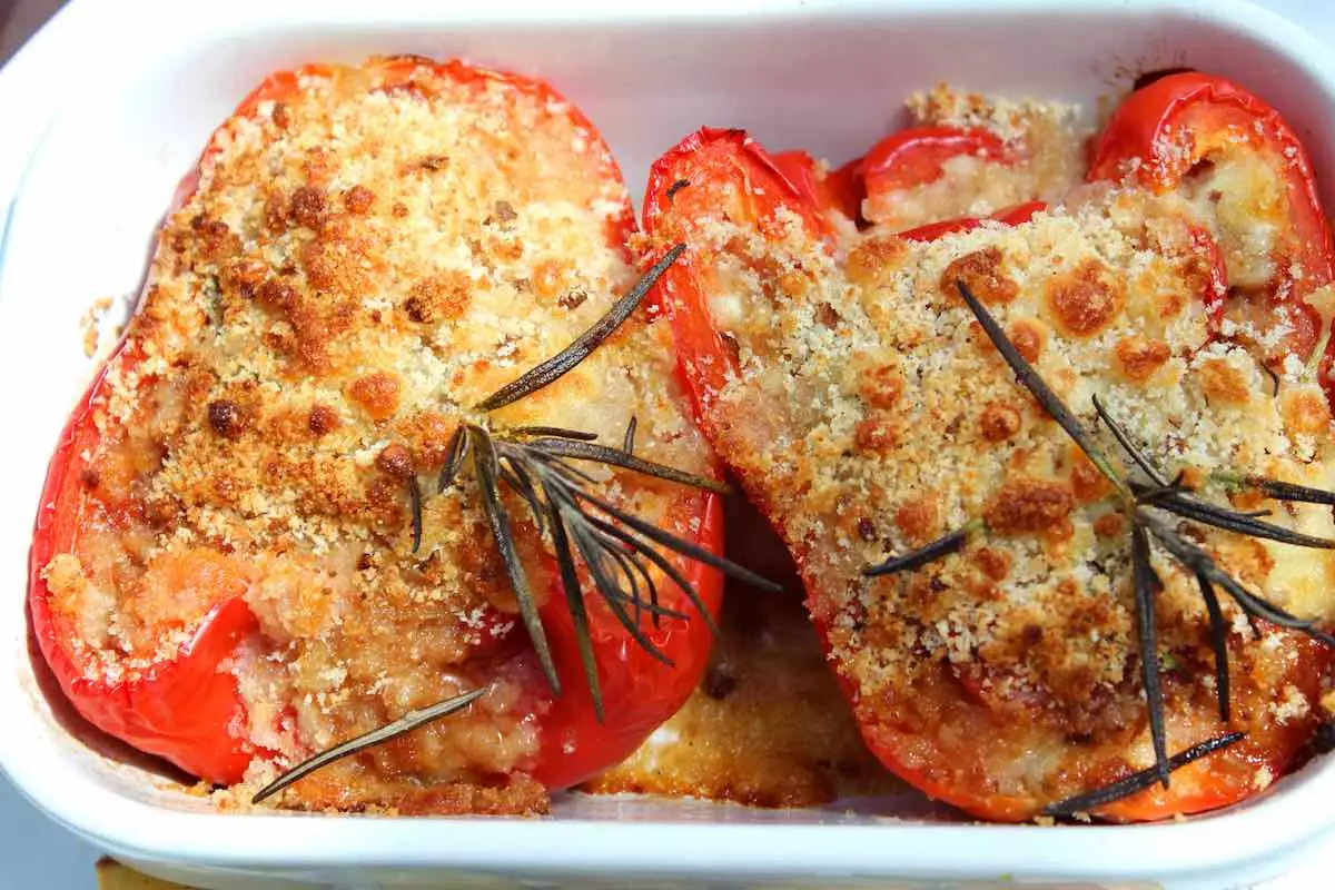 Pimientos rellenos al horno un plato único y delicioso que sorprenderá a todos