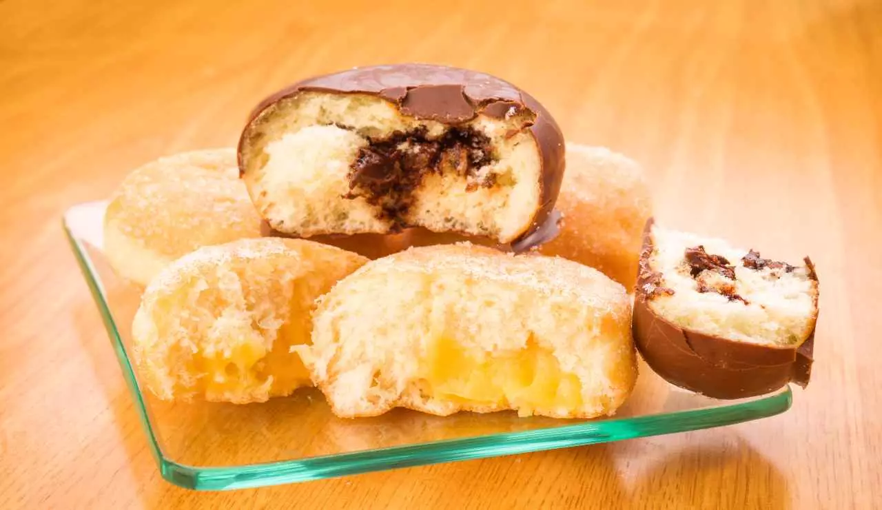 Baked stuffed donuts | lighter, fluffier and greedy 12183_1