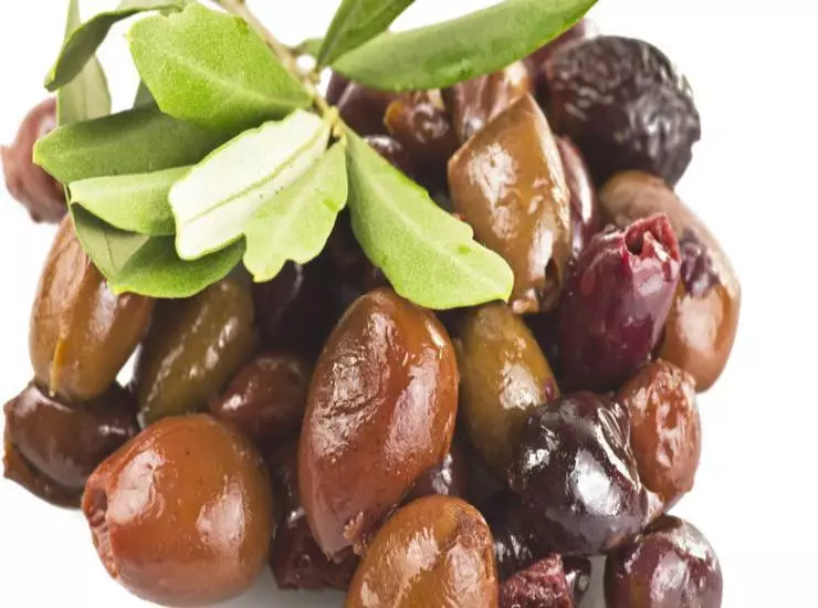 Kembang engkol Stewed kalawan Taggiasca olives | gancang nyiapkeun lauk 12213_3