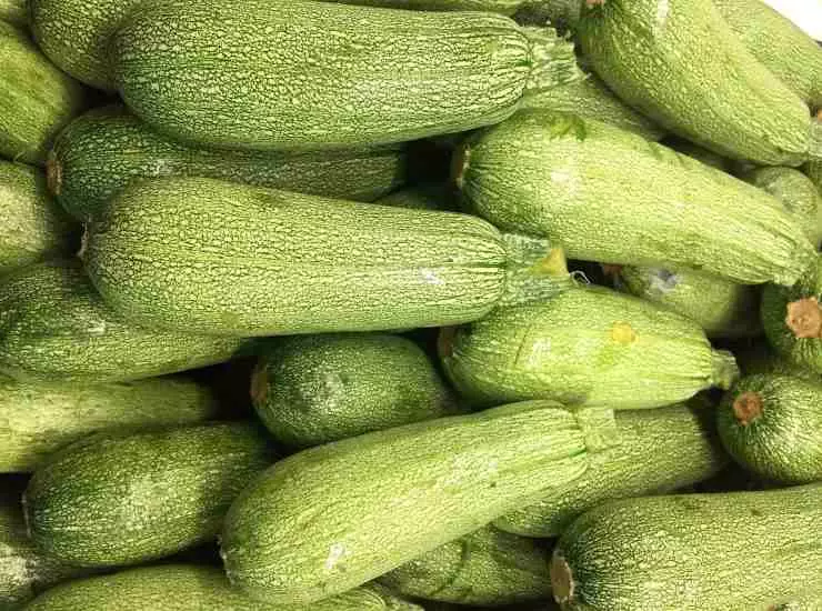 အလင်း zucchini