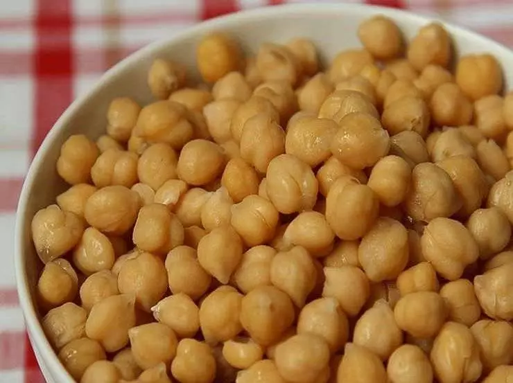 Isaladi ekhanyayo ye-chickpeas, iitumato ze-cherry kunye ne-rocket recipe 12421_2