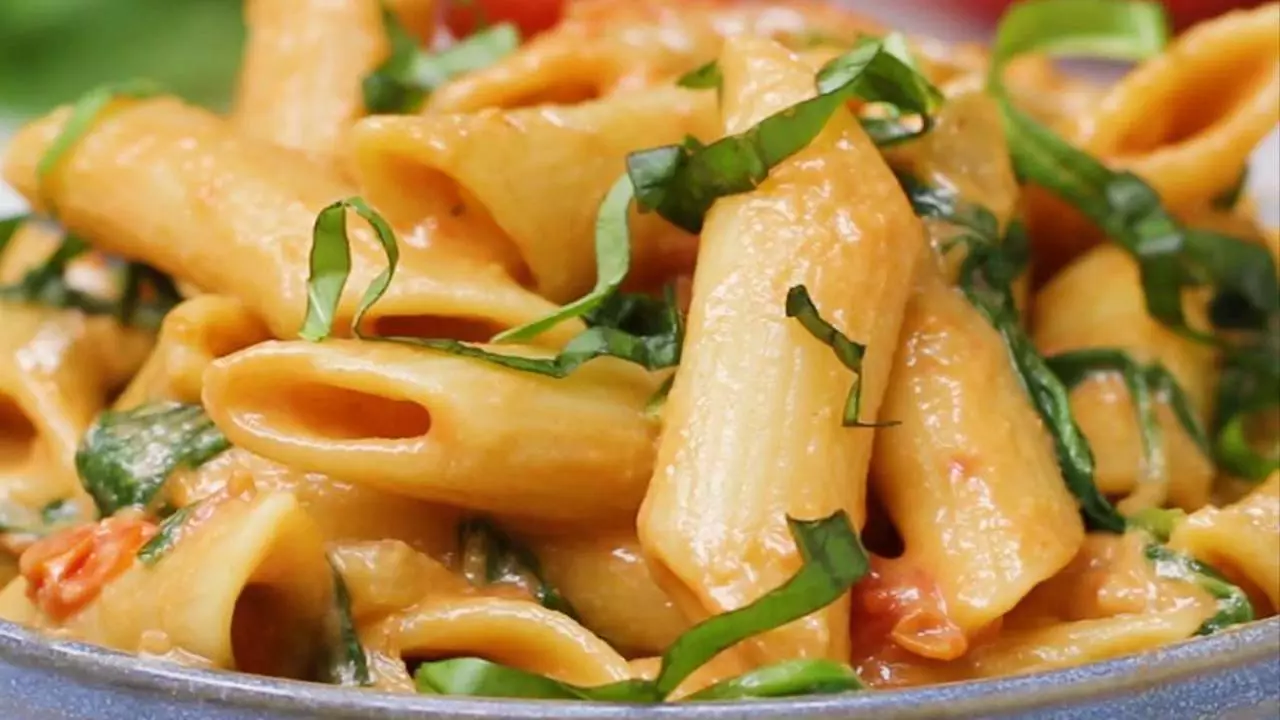 bresaola এবং robiola সঙ্গে Penne