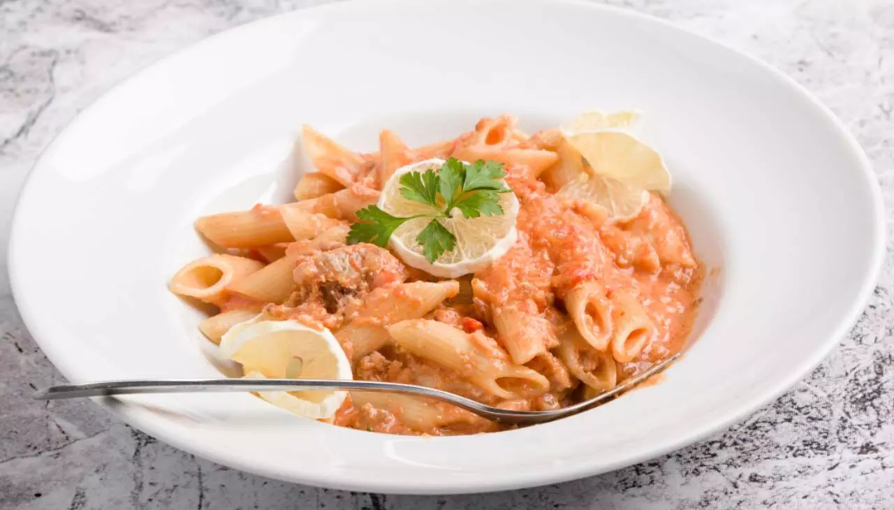 Recepta de pasta amb salmó, tomàquet i mascarpone