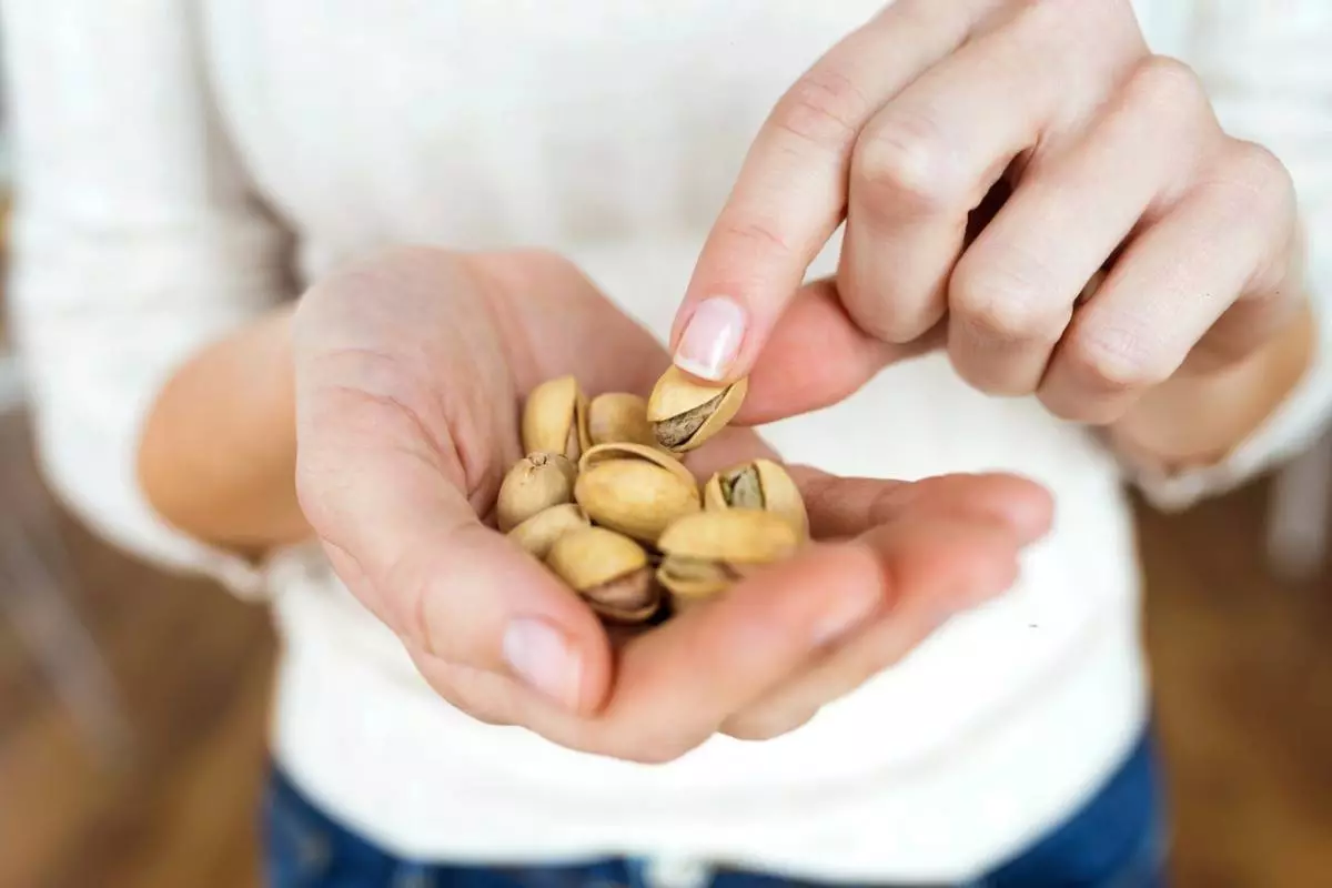 Pistachio diet at paglalakad: upang mawalan ng timbang at protektahan ang puso