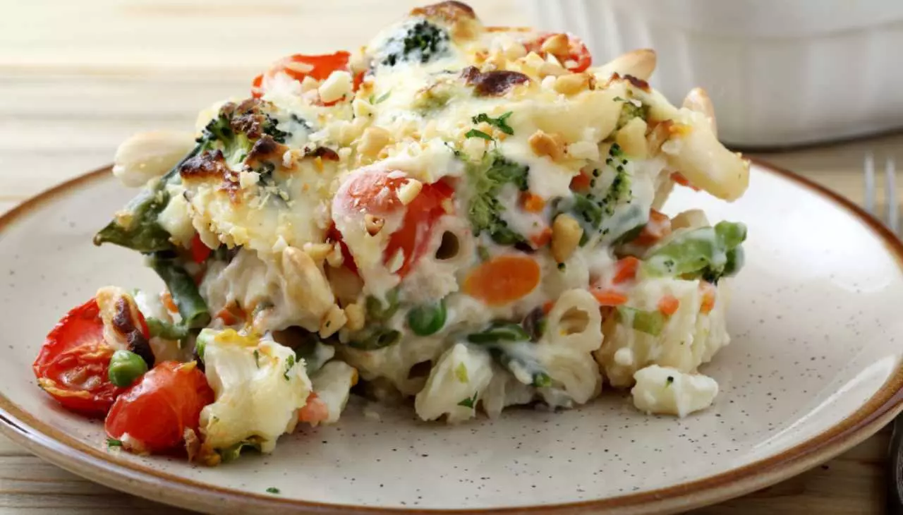 Light baked pasta with vegetables recipe