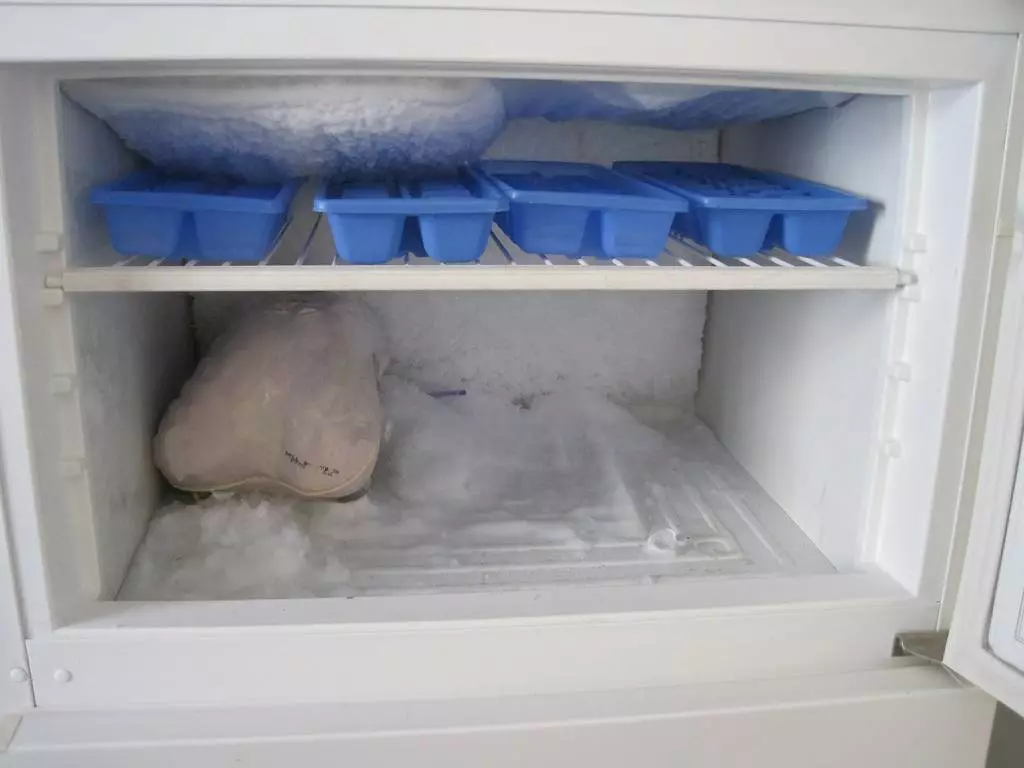 Akullore Tiramisu, e përgatitur me ose pa akulloret 12737_2
