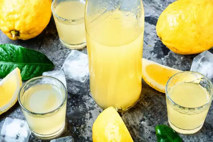 Limoncellococktail met tijm