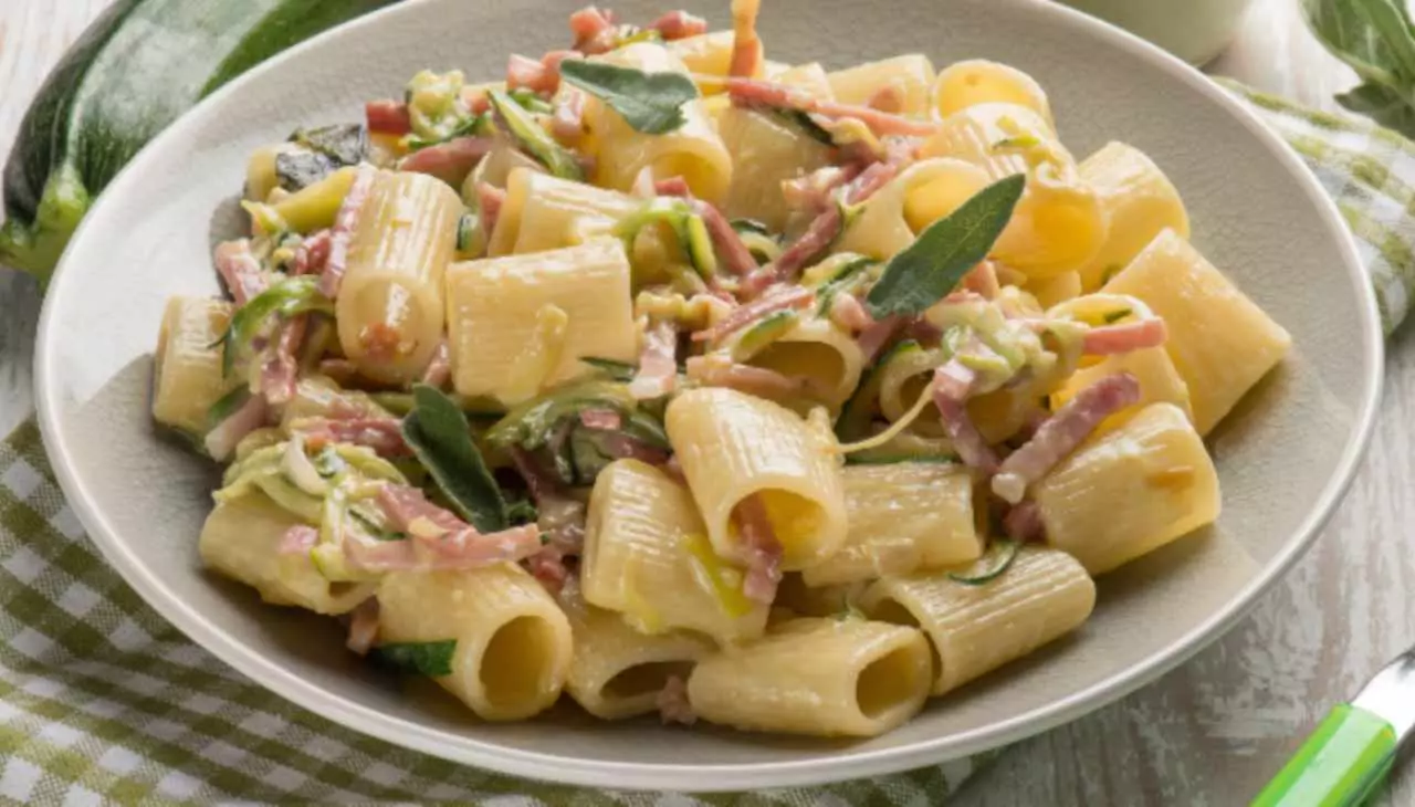 Mezzechette met spek, zucchini en room resep