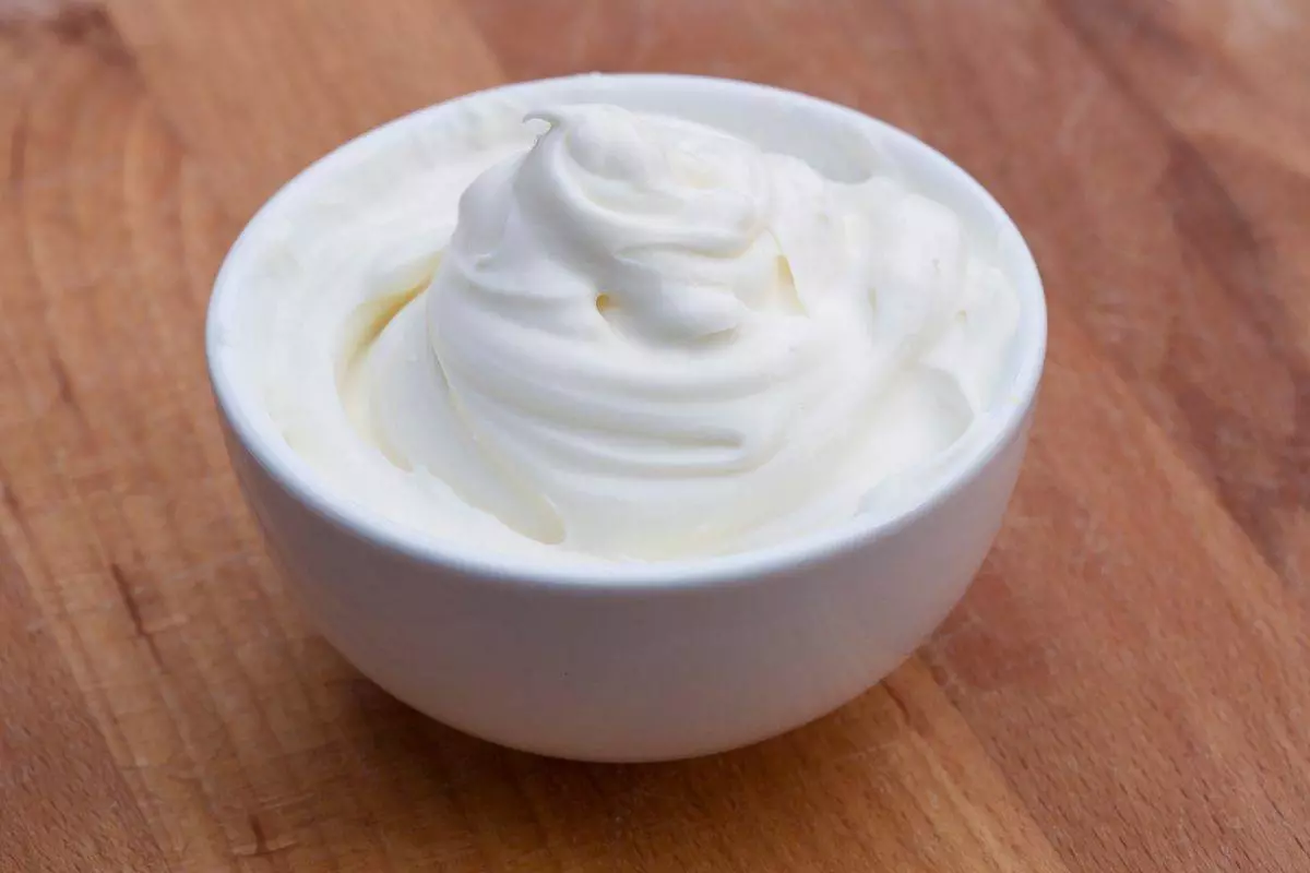 Basic cream para sa malamig na cake, handa sa loob ng 5 minuto na may 4 na sangkap lamang!