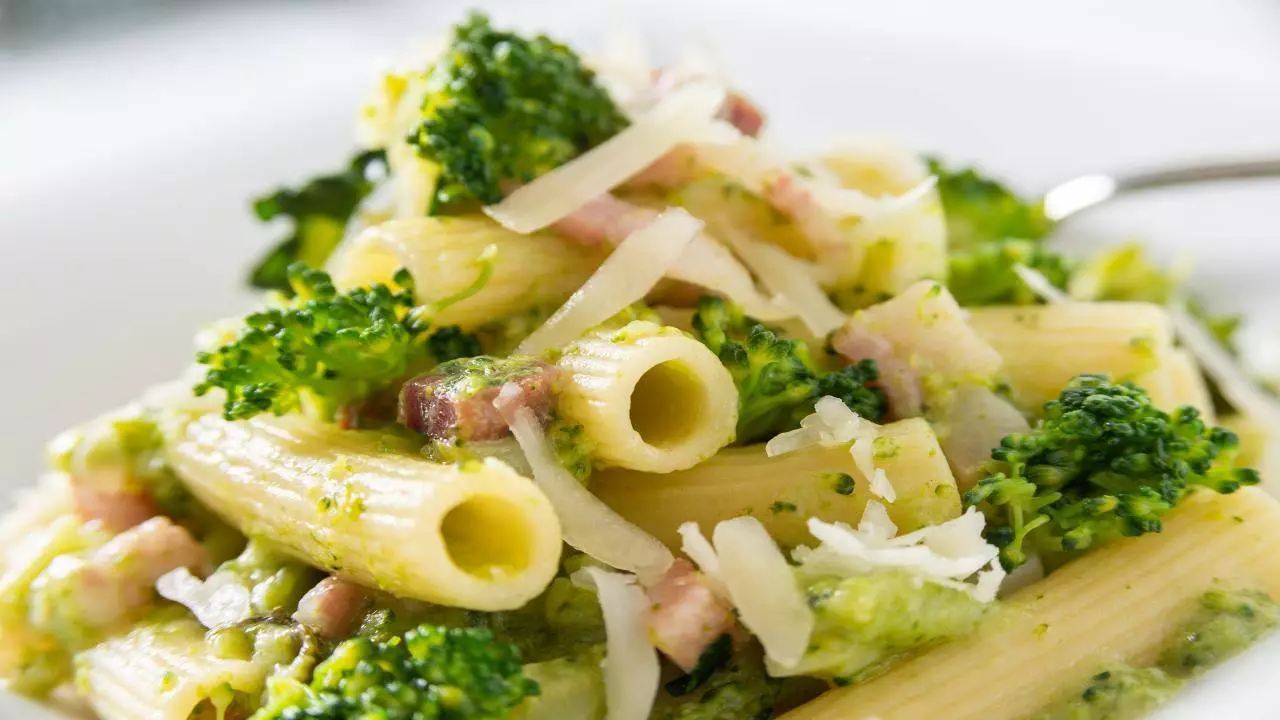 I-Pasta ne-broccoli