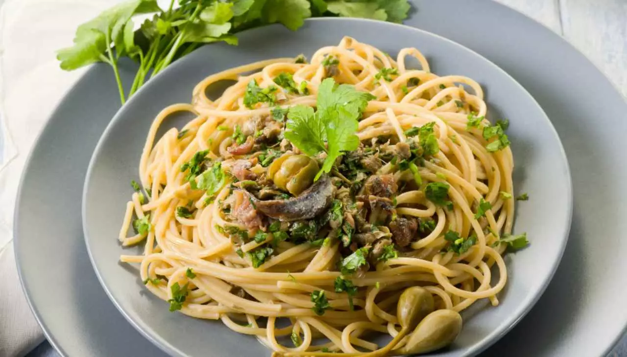 Pasta na azụ