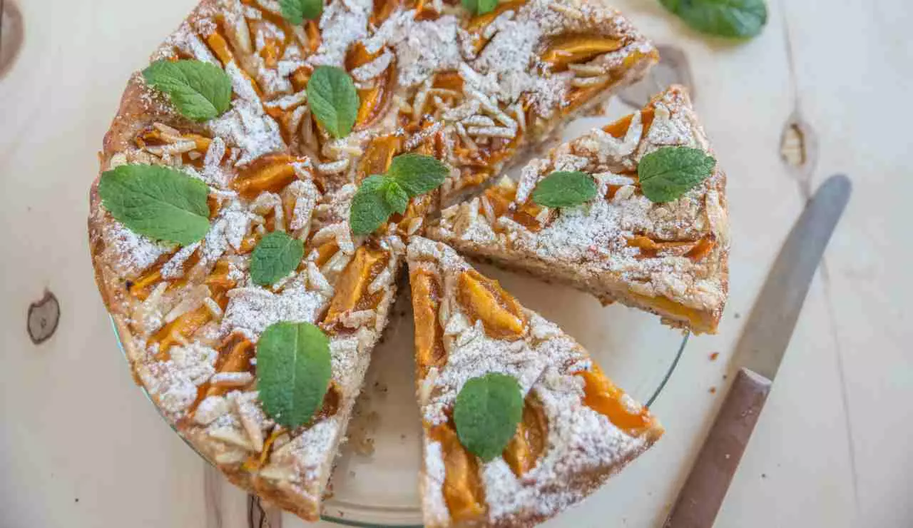 Gâteau moelleux complet aux abricots | Parfumé et irrésistible 13031_1