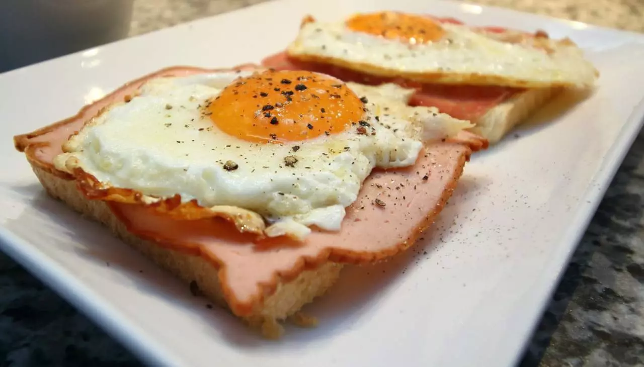 ハムと卵のパンのパンピザ-レシピプリント
