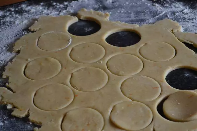 Trapūs moliūgų sausainiai: skanėstai pusryčiams arba apetitą keliančiam užkandžiui 13199_5