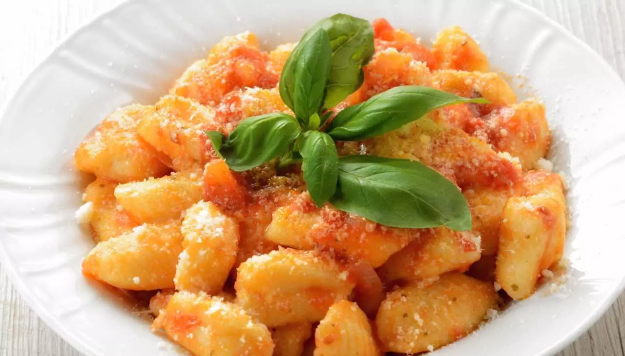 Куурулган помидор gnocchi l Начар жана тез, бирок даамдуу биринчи тамак