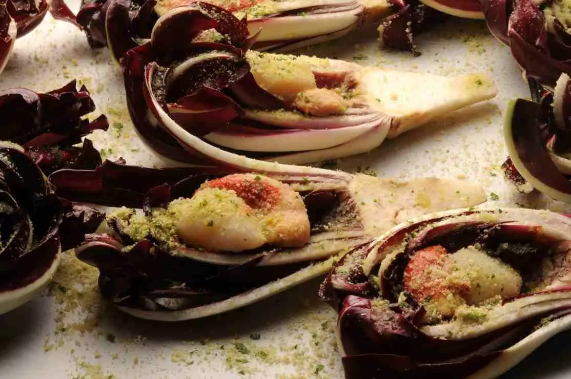 Grated red radicchio with scallops | sprint and tasty recipe 13376_1