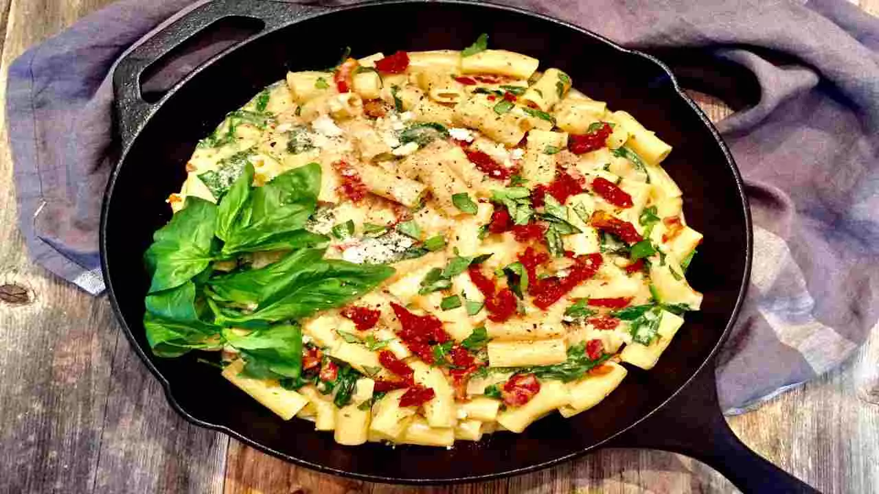 Tortiglioni rigati alla caprese | taze ve lezzetli ağız sulandıran bir yemek 13643_1