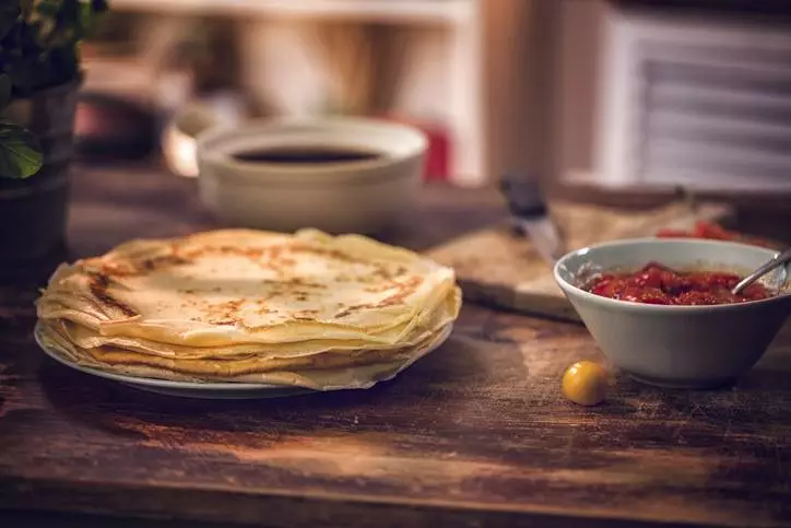 Gerookte salm crêpes bondels om tydens Kersfees geniet te word 1371_3