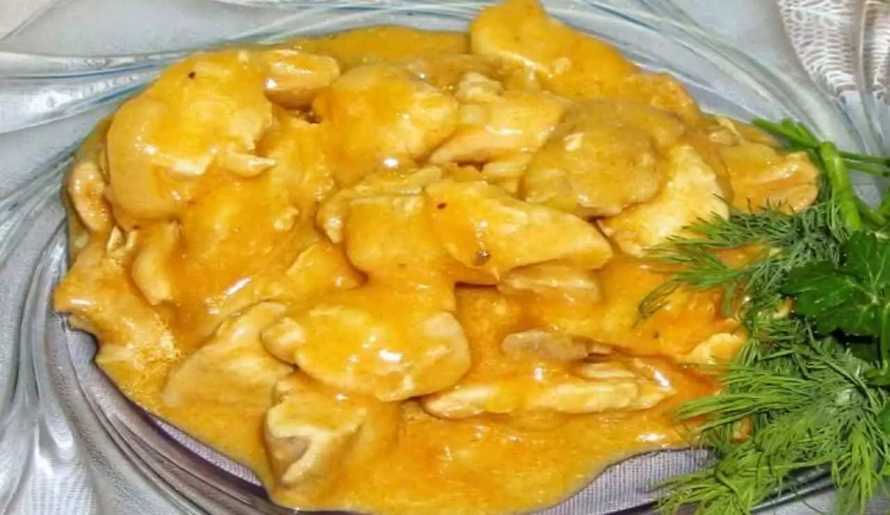 pollo con cúrcuma cremoso ligero