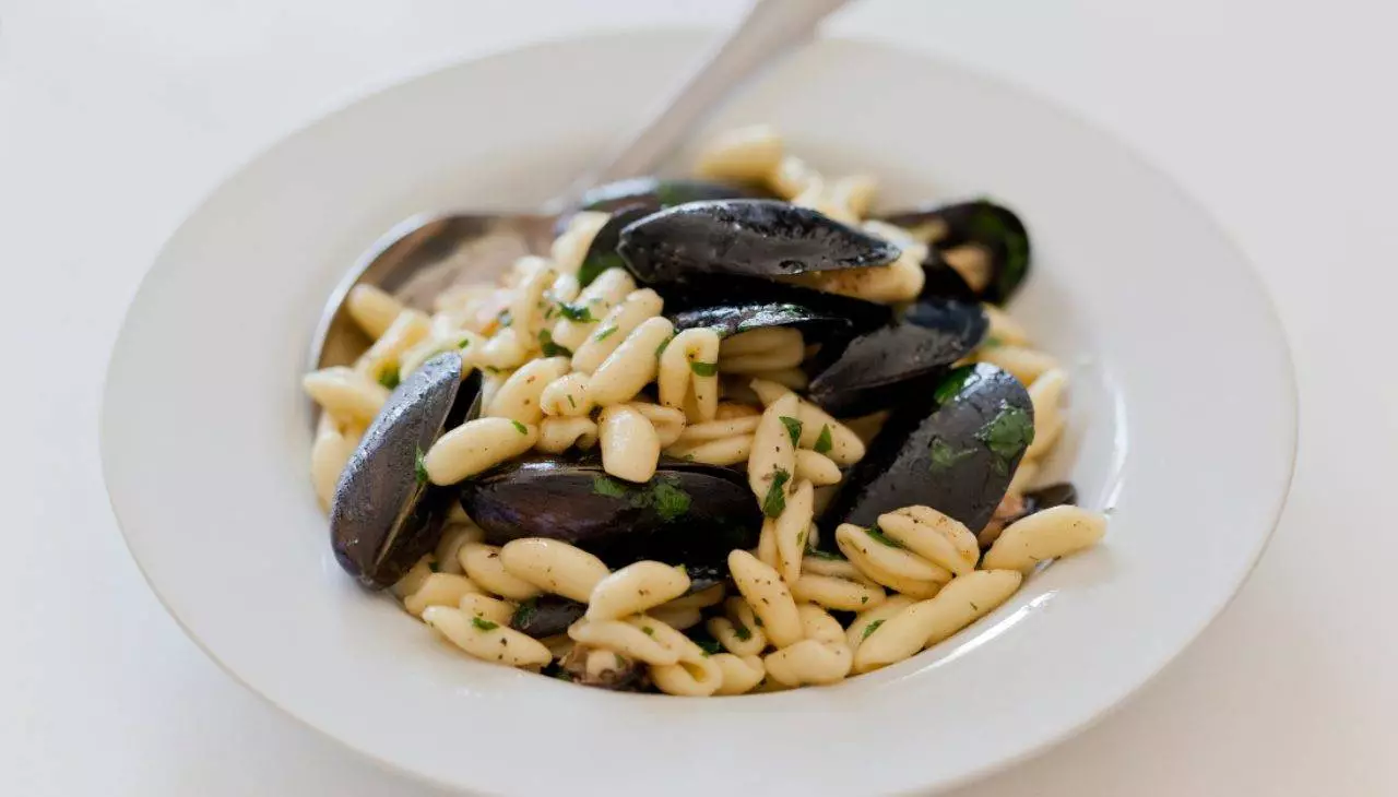 Cavatelli pẹlu mussels ati chickpea parsley obe - ricettasprint