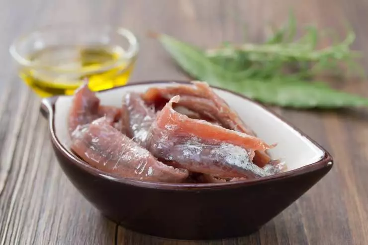 Espaguete com anchovas