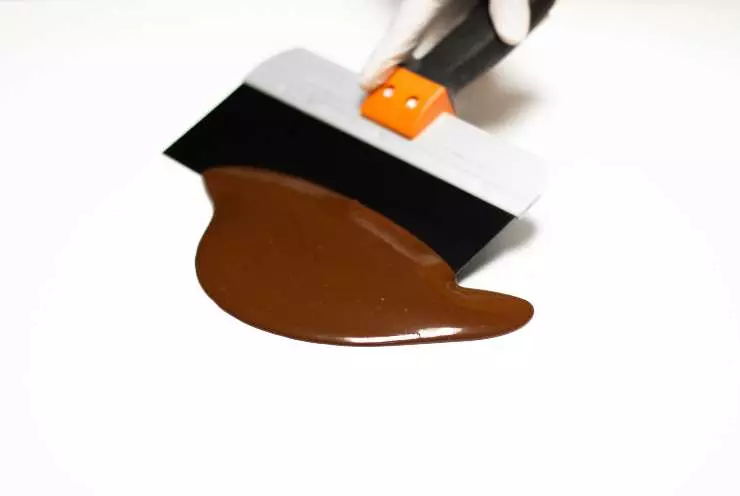 temno čokoladno jajce z arašidi natisnjen recept