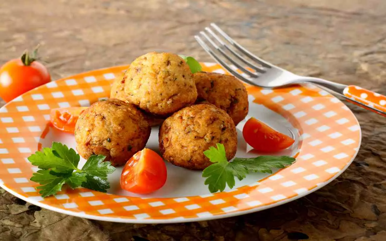 These fish balls are fabulous, crunchy on the outside and with an irresistible soft heart