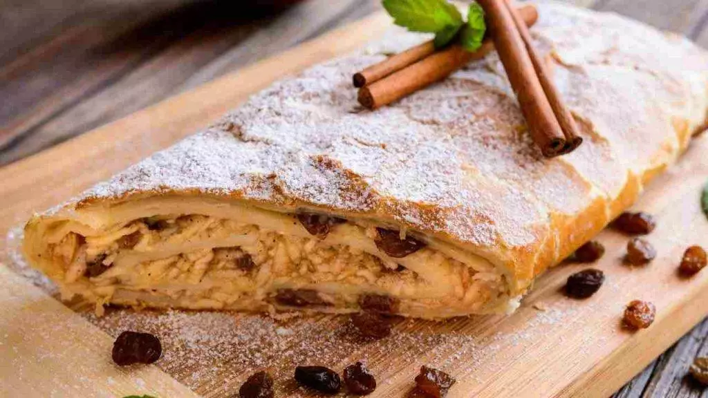 Strudel aux pommes et aux raisins secs