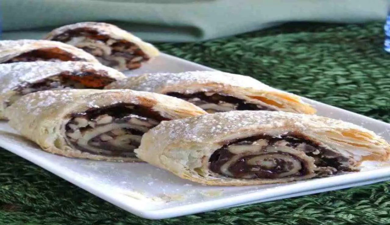 Strudel gefëllt mat Kichelcher a Schockela Schockela | e leckere Rezept 14078_1