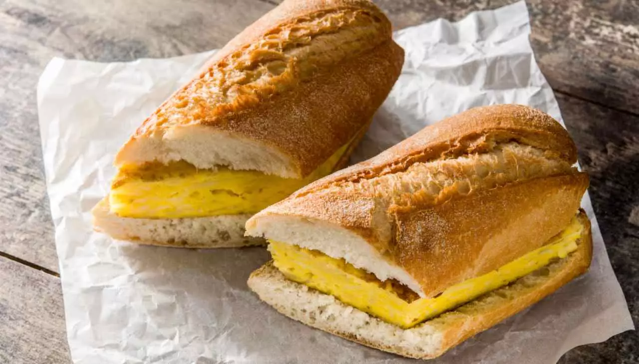 Sandwich nga adunay omelette sa utanon