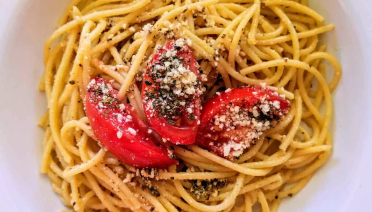 spagheti første tomat peberost