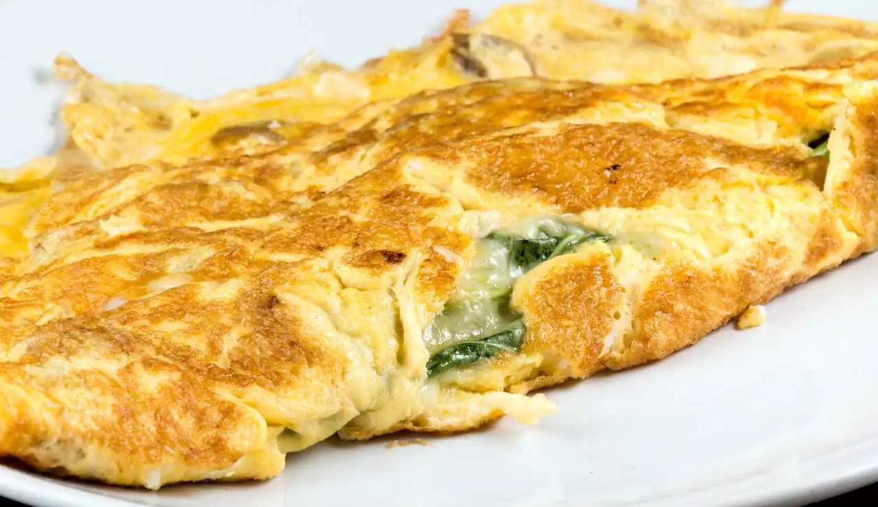 Omelete de claras com courgettes e mozzarella - ricettasprint