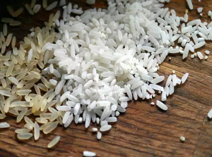 ट्यूना आणि अंडयातील बलक फोटो रेसिपी प्रिंटसह तांदूळ सॅलड