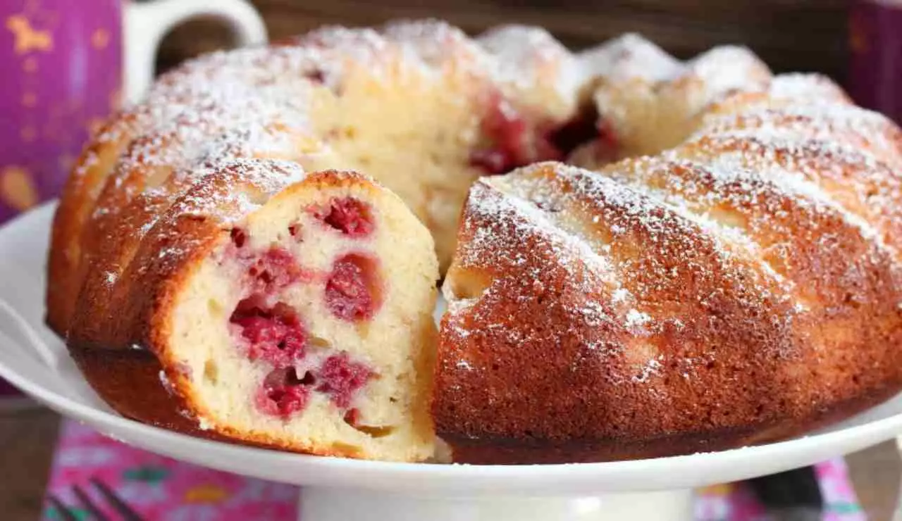 Donut de mascarpone e iogur de amorodo