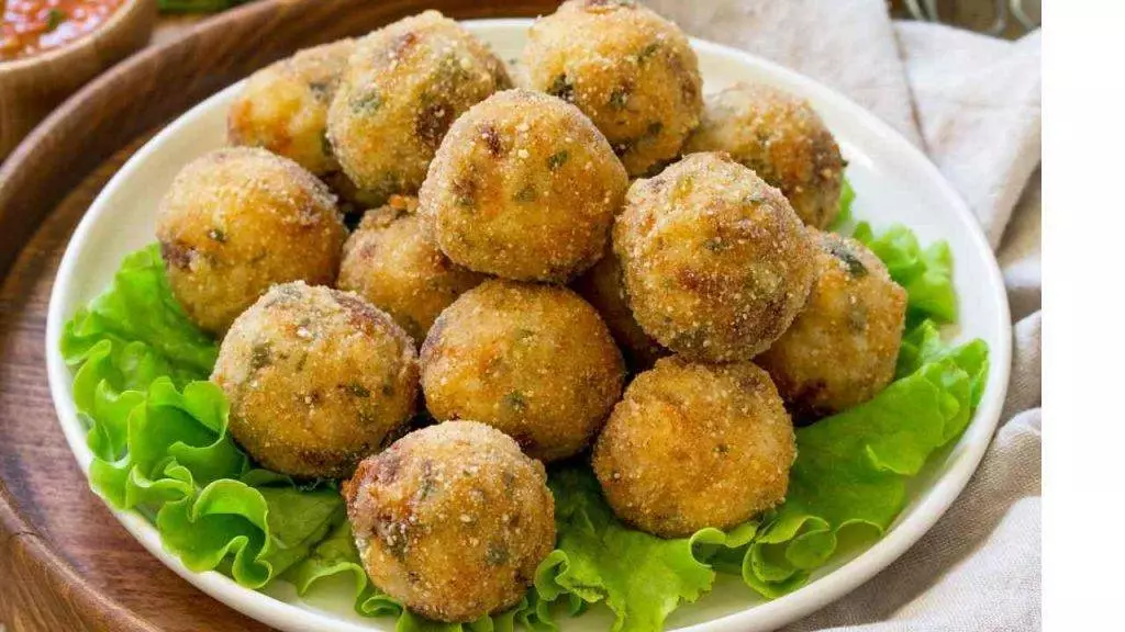 lactose နှင့် gluten မပါဘဲ courgettes နှင့်အတူဆန် croquettes