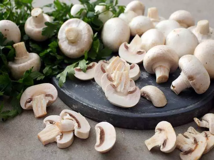 Bruschetta with mushrooms and smoked cheese