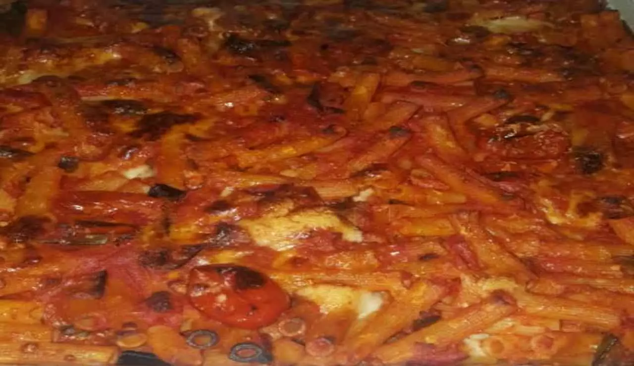 烤茄子和马苏里拉奶酪