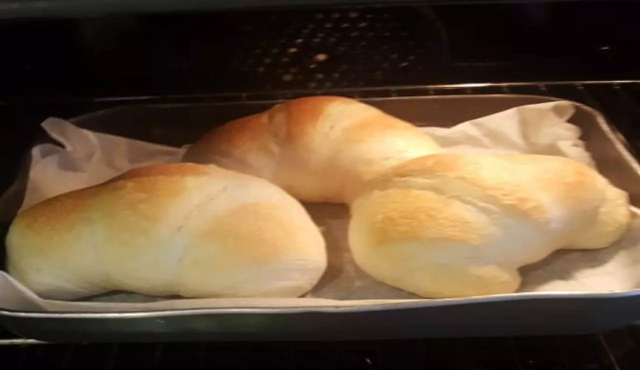 Herb milk buns without butter