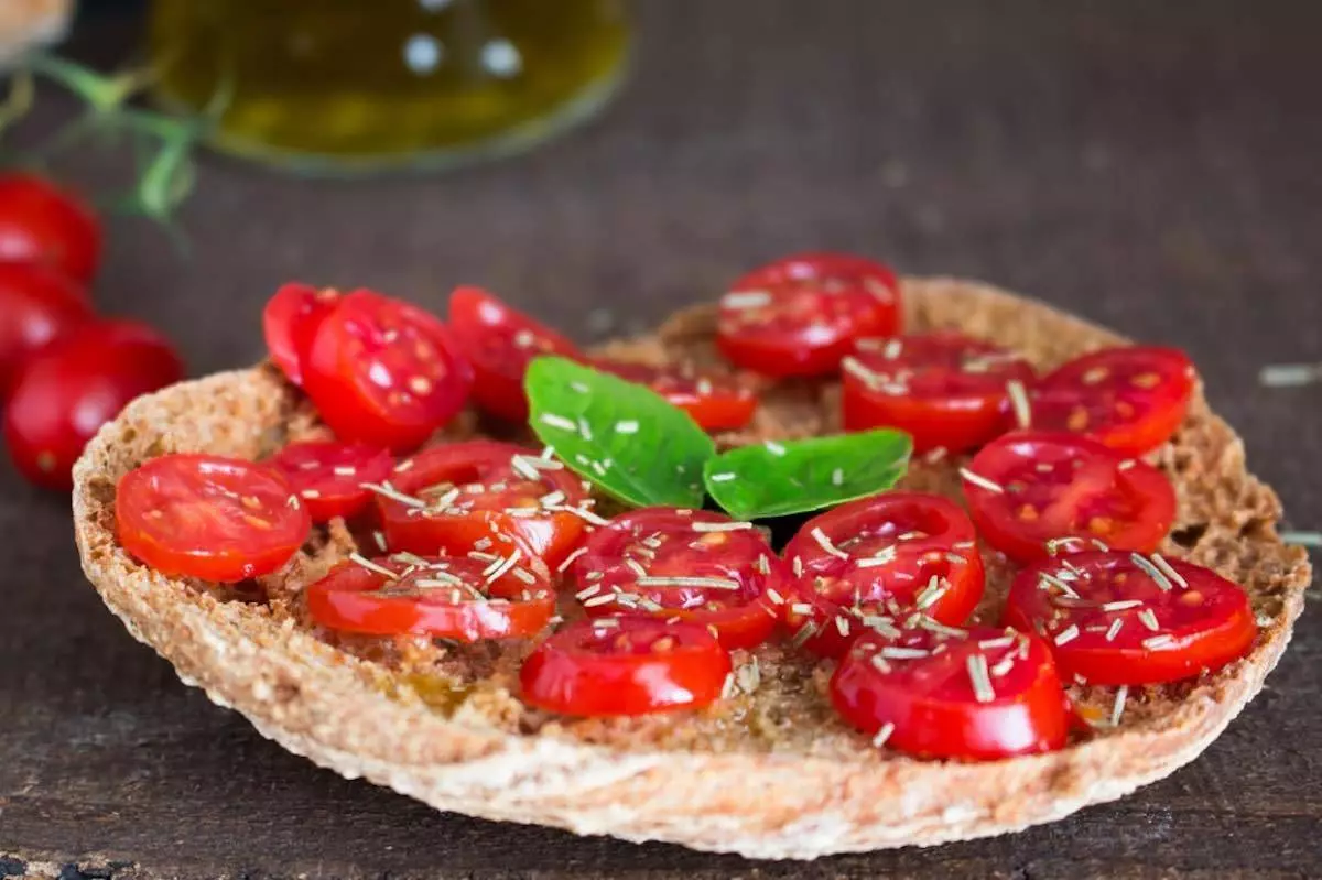 Friselle con Tomate, el aperitivo rápido y fácil