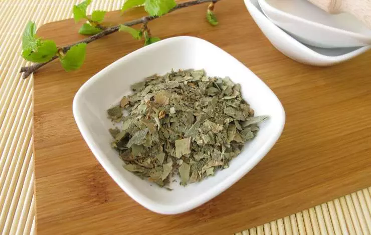 Birch draining herbal tea - khatiso ea recipe