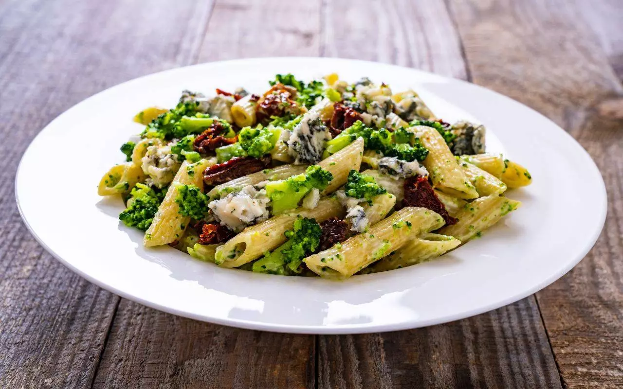 Brokkoli és gorgonzola tészta | Ízletes és tökéletes első fogás