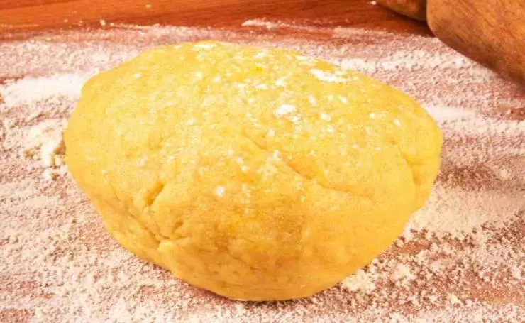 ເຄັກ Ricotta ແລະ raisin ກັບ Marsala, ຄວາມດີຂອງ pastry shortcrust ໃນຕາຕະລາງ 15165_2