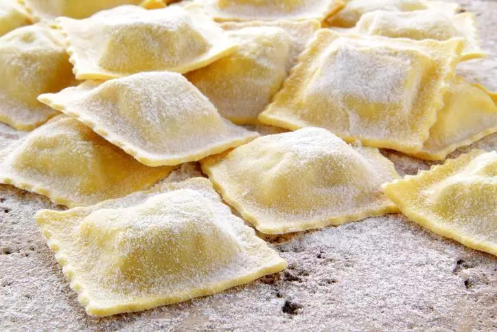 gefüllte Ravioli mit getrockneten Tomaten