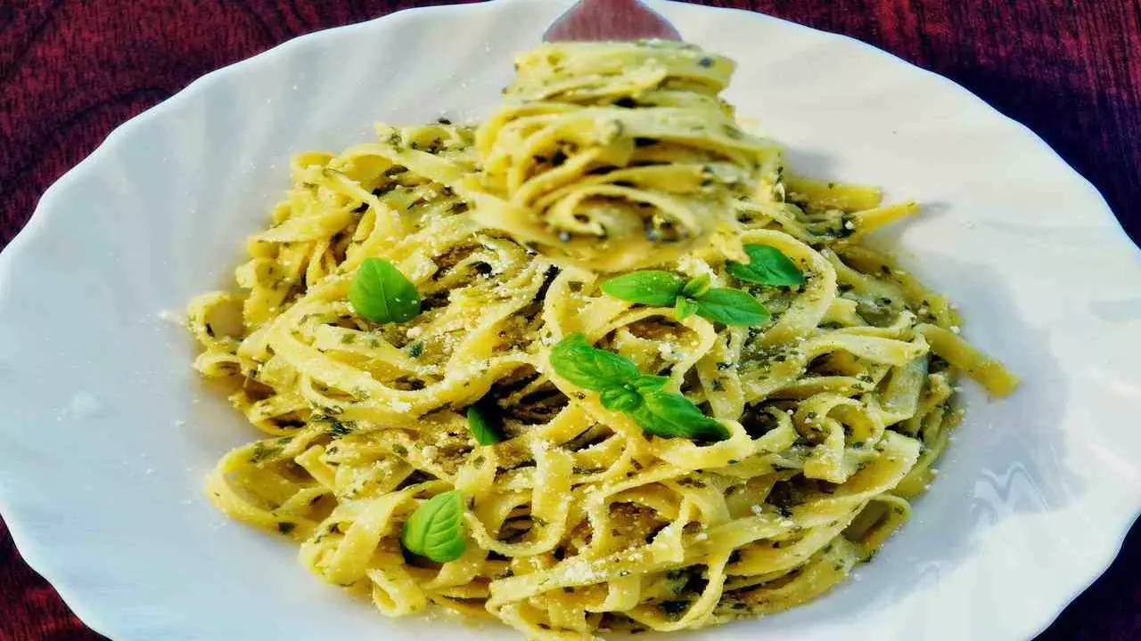 Pasta med kapers og sitronpesto | Kremet og superenkelt 15381_1