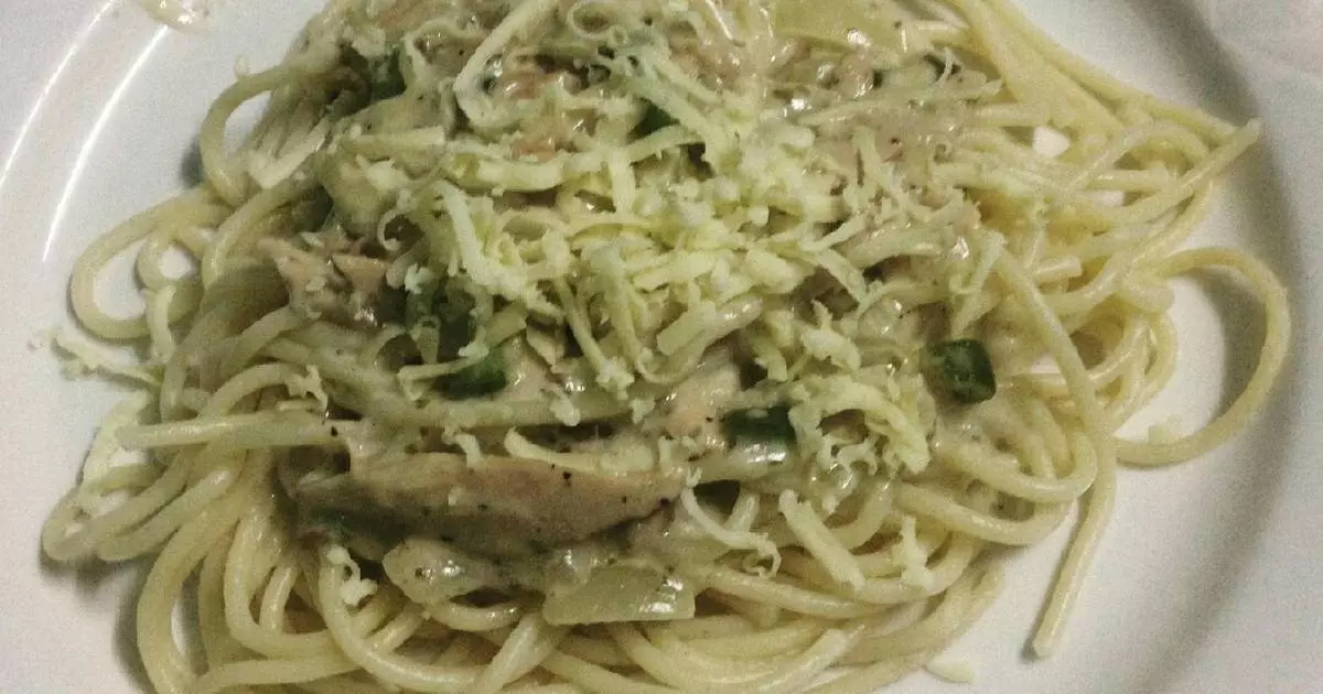 Pasta miaraka amin'ny Basil Pesto sy Tuna, tsy azo atao ny milaza hoe tsia