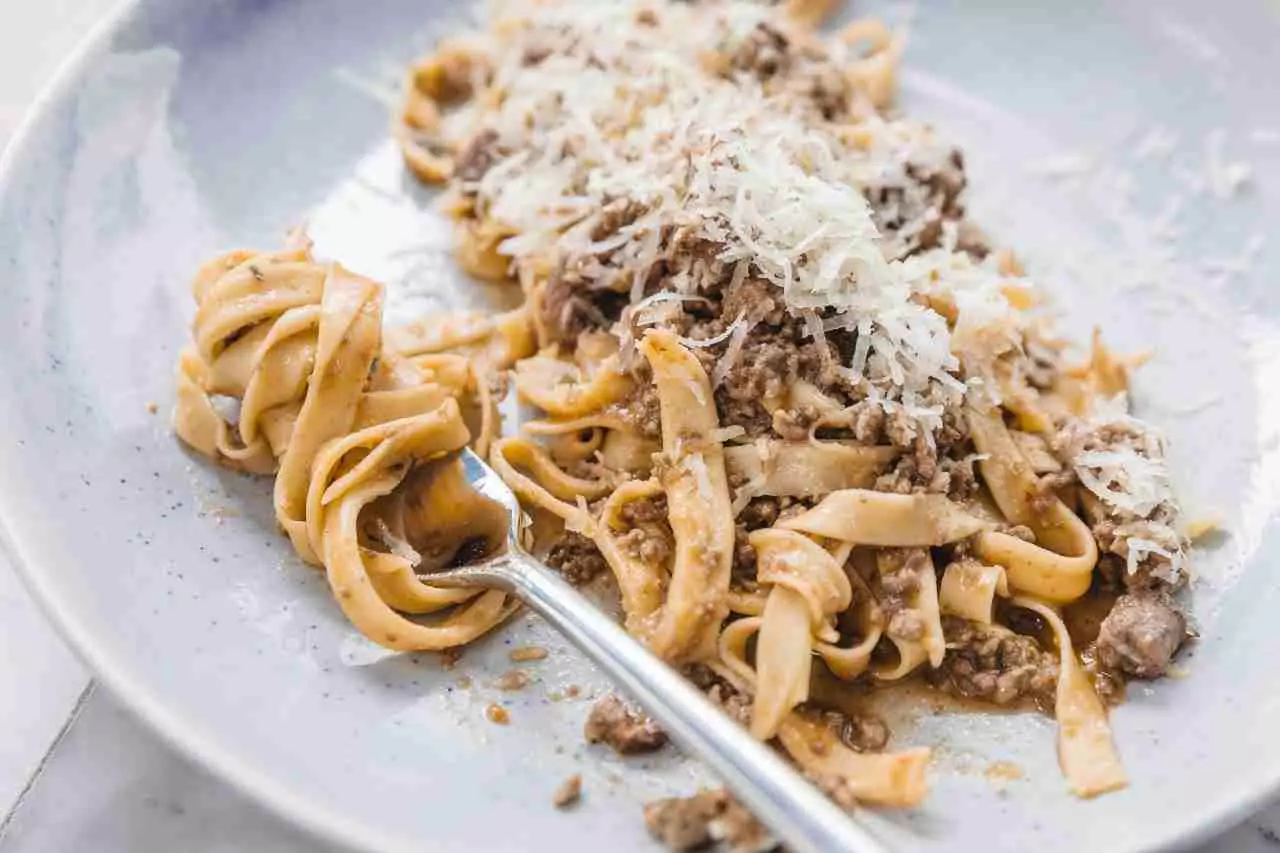 Tagliatelle ragú blanco con calabacín